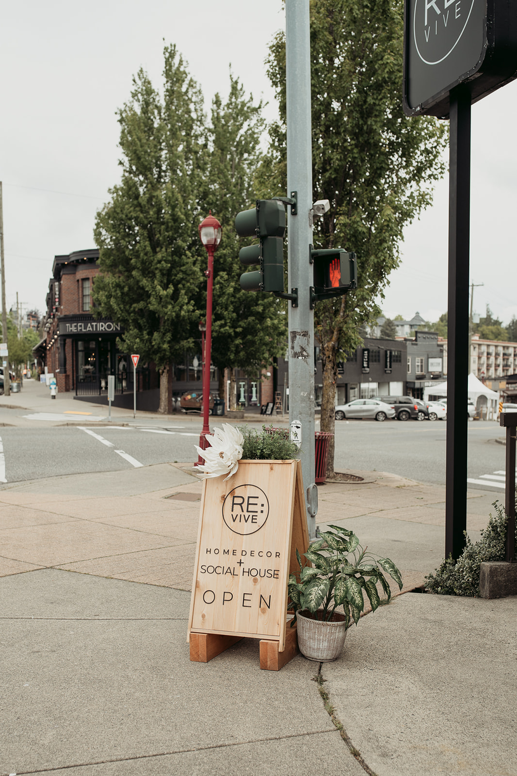 Revive Socialhouse: Abbotsford's Only Sip, Shop and Graze Restaurant